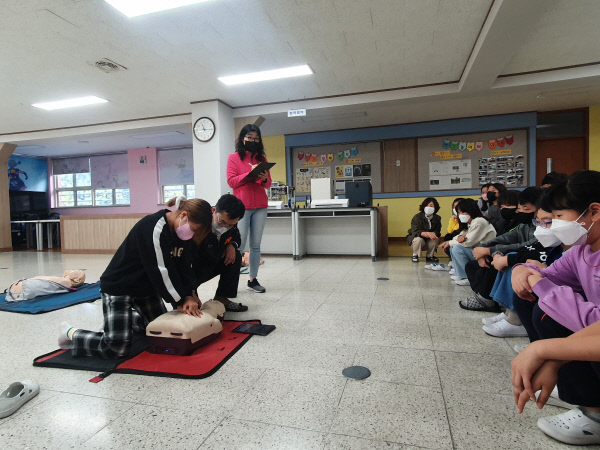 양산소방서 신양초등학교 일반인 심폐소생술 자체 경연대회 개최